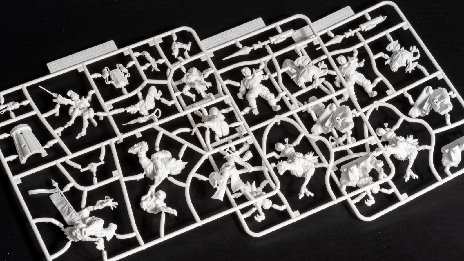 20年代ミニチュアボードゲームの幕開け！／「ドラゴンギアス」をプラモデル目線で味わう。 | nippper ニッパーを握るすべての人と、モケイの楽しさをシェアするサイト