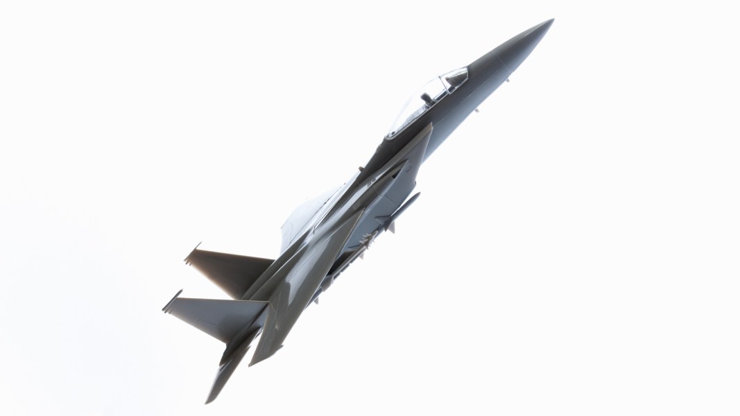 初めての飛行機模型の味は、南部せんべいの耳の味。ハセガワ F-15C イーグル | nippper: ニッパーを握るすべての人と、モケイの楽しさをシェアするサイト