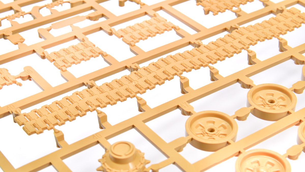 1/48スケール戦車プラモの問題作、爆誕。「スヤタ ロシア軍 T-90A 主力戦車」。 | nippper: ニッパーを握るすべての人と、モケイの楽しさをシェアするサイト