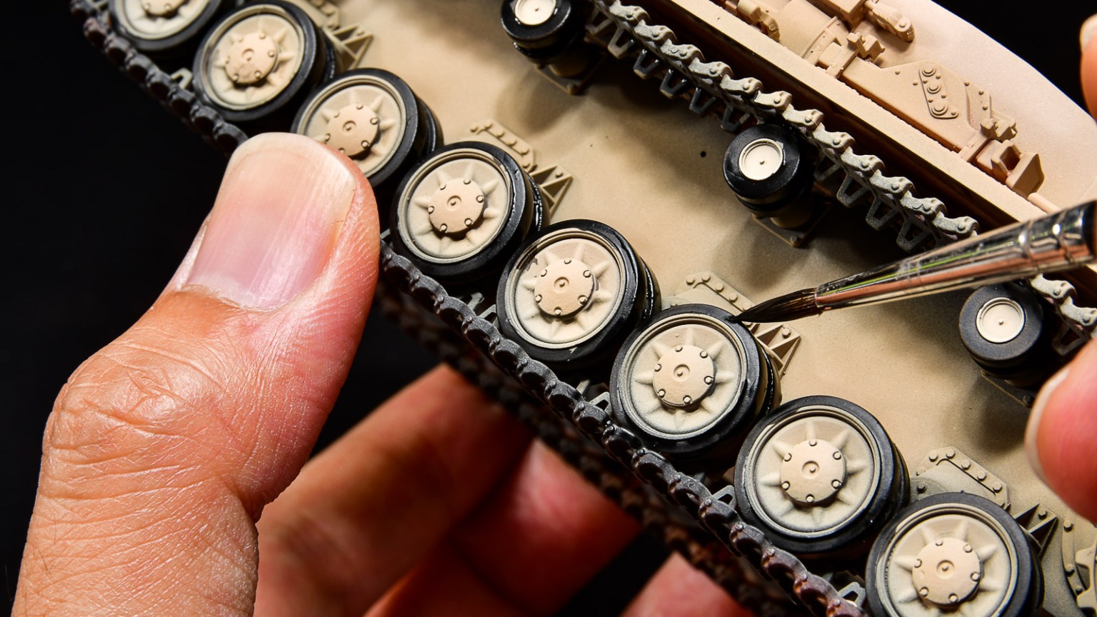 戦車プラモの細部筆塗り愛用塗料ベスト4！／アフリカと俺 2021 「タミヤ ドイツIV号戦車G型初期生産車」 | nippper: ニッパーを握るすべての人と、プラモデルの楽しさをシェアするサイト