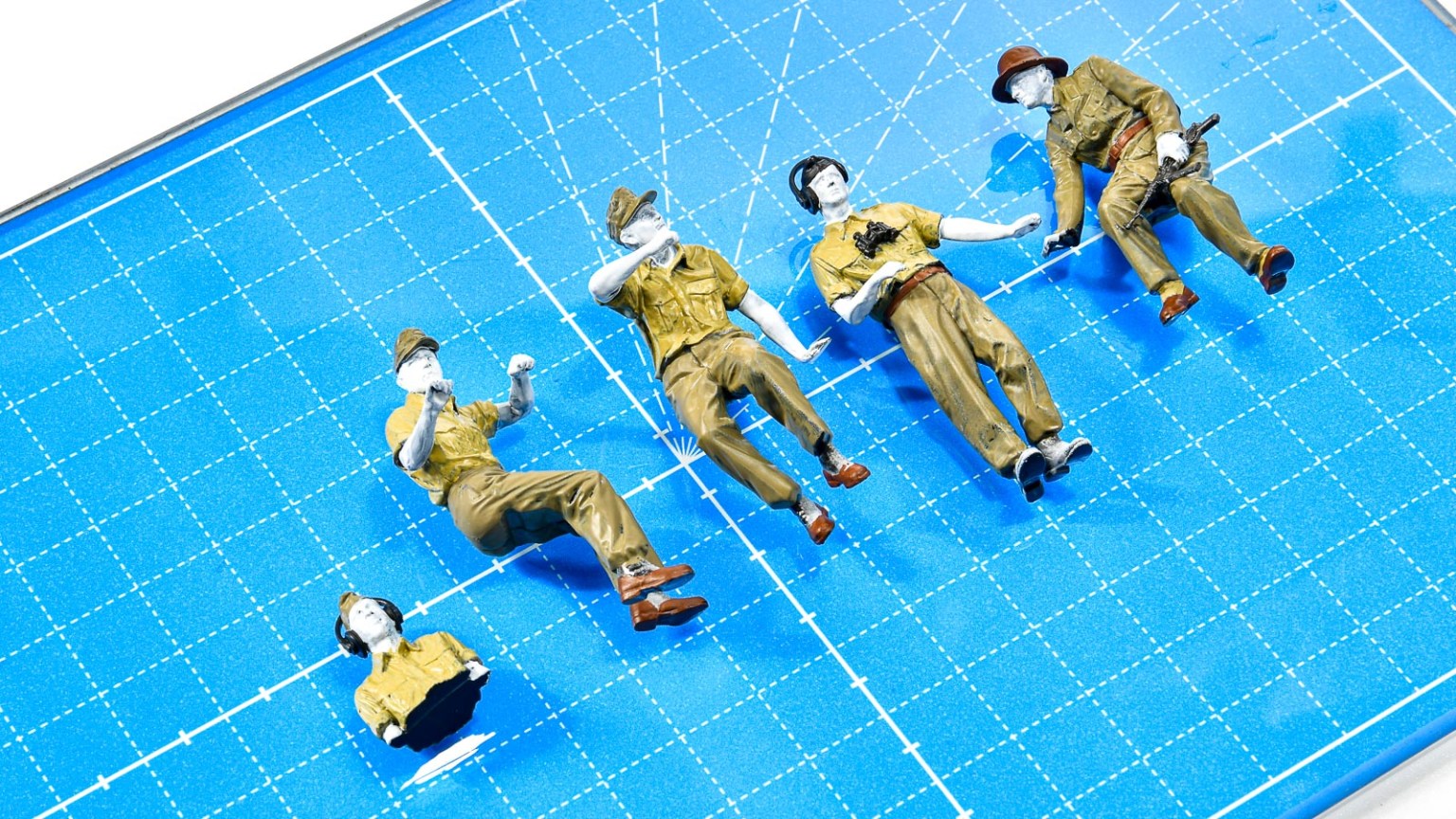 5体のフィギュアを一気塗り！ お手軽に雰囲気アニキを量産だ。／アフリカと俺 2021 「タミヤ ドイツIV号戦車G型初期生産車」 | nippper: ニッパーを握るすべての人と、モケイの楽し ...