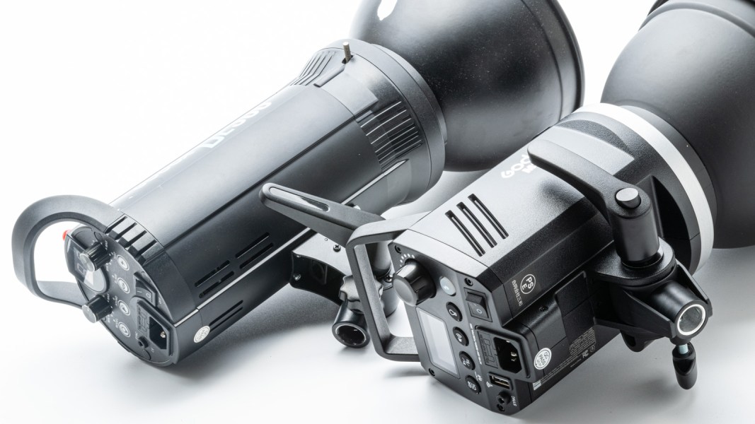 プラモデル撮影を劇的に飛躍させたければ、コンパクト&超安なモノブロックストロボを導入すべし！／Godox MS300 | nippper: ニッパーを握るすべての人と、モケイの楽しさをシェアするサイト