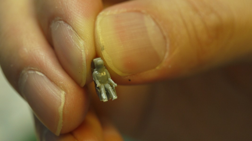 虚構と現実の狭間で反復横跳び。「HMA 1/144 F-16改 ナイトファルコン」 | nippper: ニッパーを握るすべての人と、プラモデルの楽しさをシェアするサイト