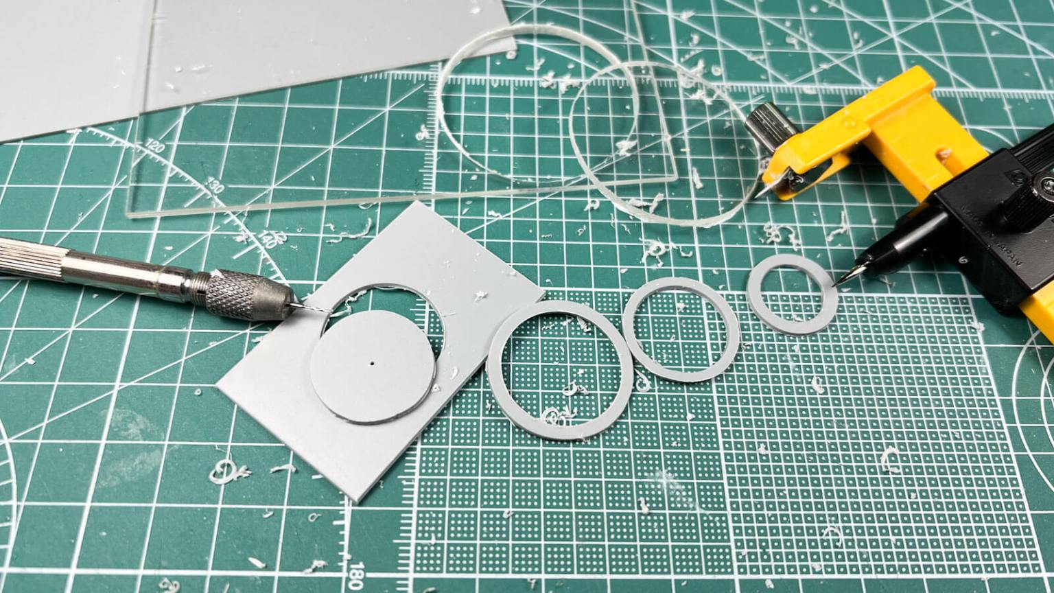 プラバンから円盤を切り出すなら、「コンパスカッターの奥義」を習得すべし！ | nippper: ニッパーを握るすべての人と、プラモデルの楽しさをシェアするサイト