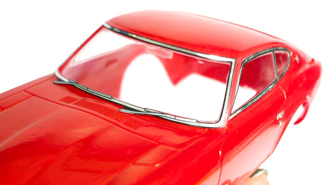 難しそうな「ここ」もシールでいいんです！／AOSHIMA ザ・スナップキット ニッサンS30フェアレディZ | nippper: ニッパーを握るすべての人と、プラモデルの楽しさをシェアするサイト