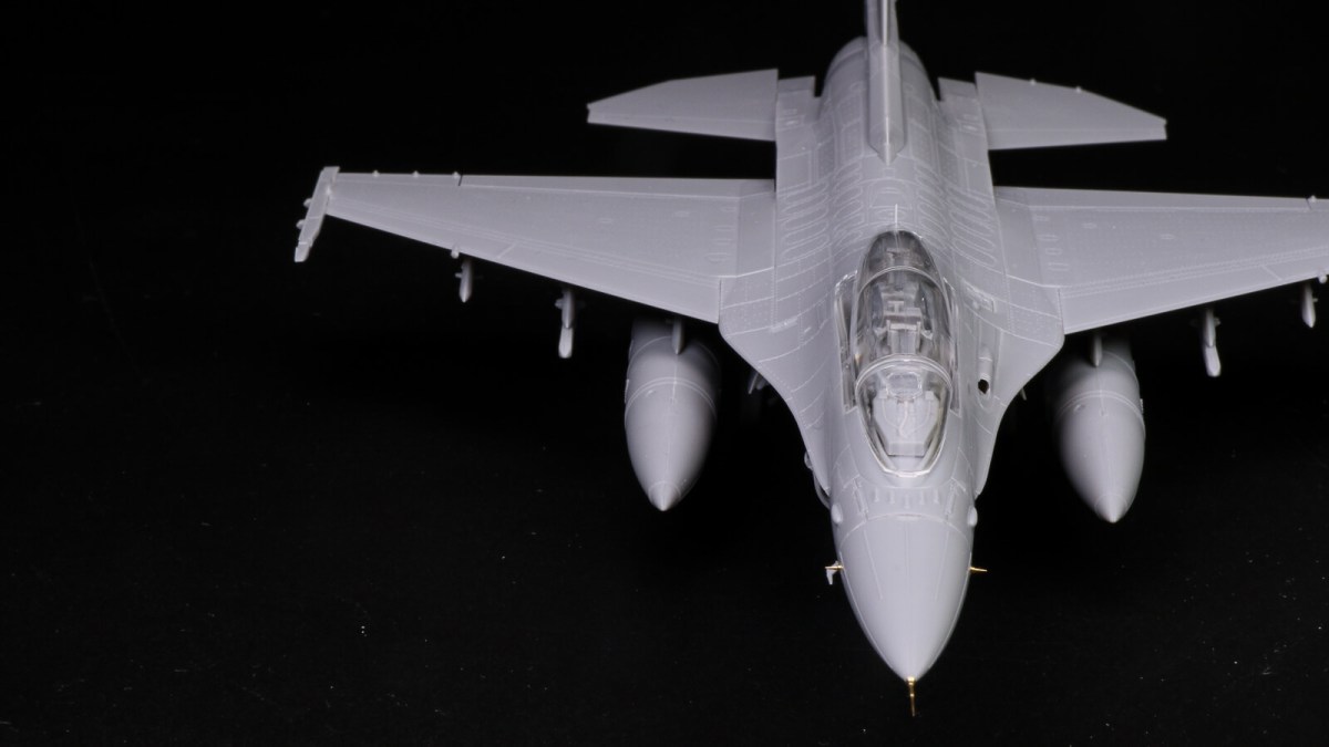 ファインモールドのスーパーキット「1/72 航空自衛隊 F-2B」で複座型飛行機プラモのかっこよさに触れてみよう！！ | nippper: ニッパーを握るすべての人と、プラモデルの楽しさを ...