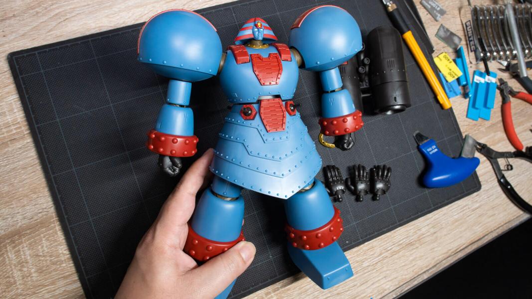 「神ヤス！とメラミンスポンジ」で究極の塊プラモがさらにカッコ良くなる！！／MODEROID ジャイアントロボ | nippper: ニッパーを握るすべての人と、モケイの楽しさをシェアするサイト