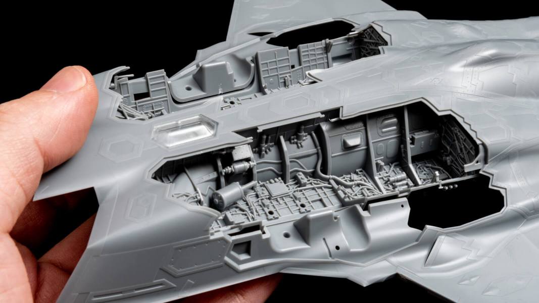 タミヤ最新の飛行機プラモデルは、進化の最終地点かもしれない。1/48傑作機シリーズ F-35A レビュー！ | nippper: ニッパーを握るすべての人と、モケイの楽しさをシェアするサイト