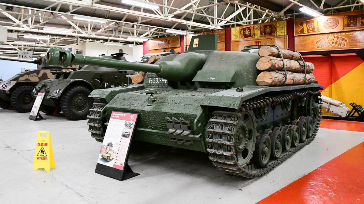 丸太！？コンクリ！？北欧は戦車のカスタムも一味違うぜ！！「タミヤ III号突撃砲G型“フィンランド軍”」 | nippper: ニッパーを握るすべての人と、モケイの楽しさをシェアするサイト