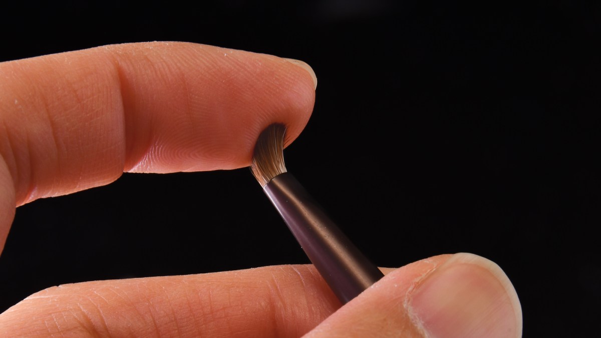 キャンドゥにあった「300円アイシャドウブラシ」がプラモの筆塗りに最高でした。 | nippper: ニッパーを握るすべての人と、モケイの楽しさをシェアするサイト