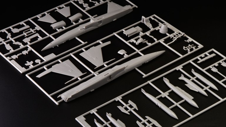 花金だ！仕事帰りに買うプラモ。誰でも爆速で作れるスーパー飛行機模型／ハセガワ F-20 タイガーシャーク | nippper: ニッパーを握るすべての人と、モケイの楽しさをシェアするサイト