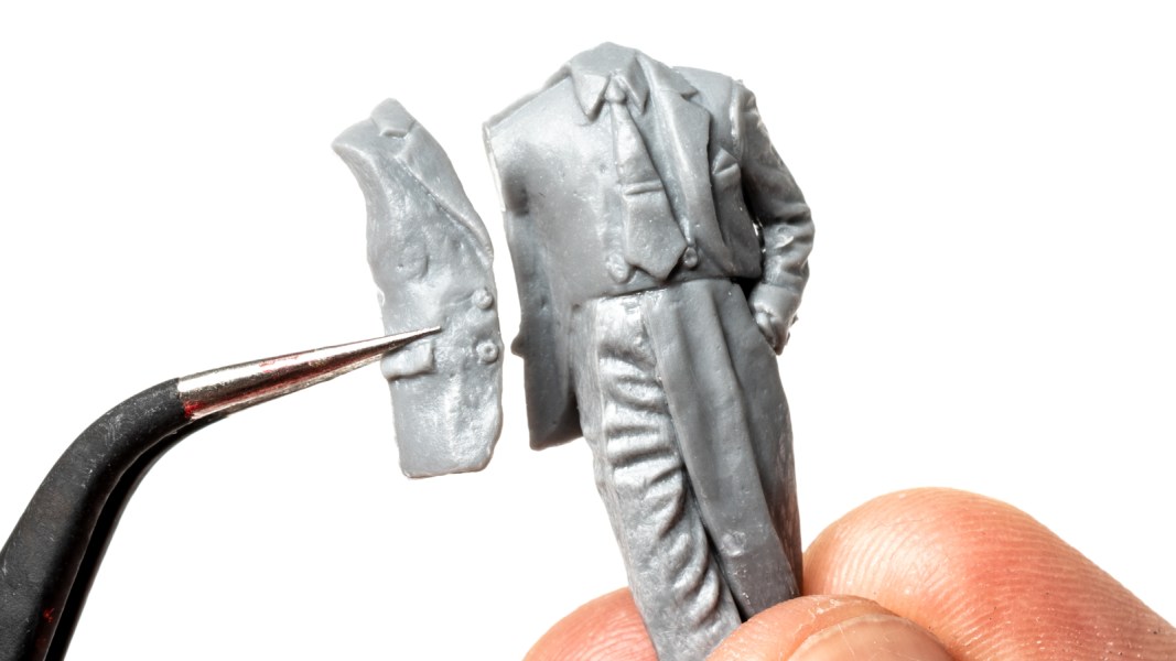 『RRR』を観て作るプラモデル／クルマを運転する女性のフィギュアを探して。 | nippper: ニッパーを握るすべての人と、プラモデルの楽しさをシェアするサイト