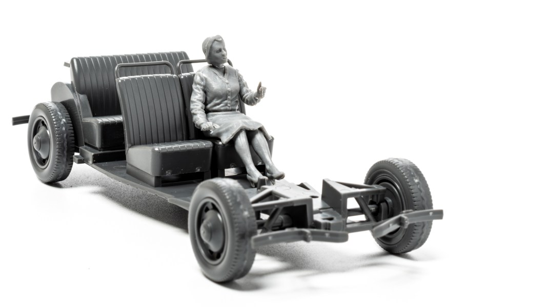 『RRR』を観て作るプラモデル／クルマを運転する女性のフィギュアを探して。 | nippper: ニッパーを握るすべての人と、プラモデルの楽しさをシェアするサイト