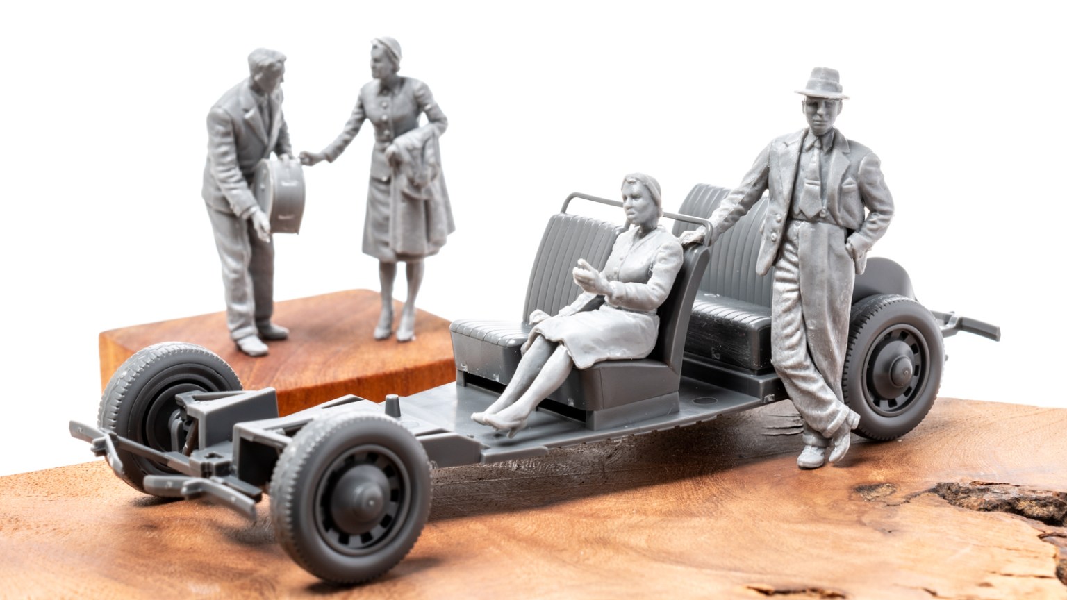 『RRR』を観て作るプラモデル／クルマを運転する女性のフィギュアを探して。 | nippper: ニッパーを握るすべての人と、プラモデルの楽しさをシェアするサイト