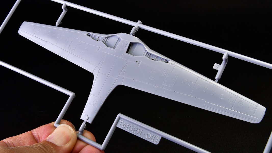 1/72スケール飛行機模型のちょうど良いが詰まったアオシマの「フォッケウルフ Ta152H-0」！！ | nippper: ニッパーを握るすべての人と、モケイの楽しさをシェアするサイト
