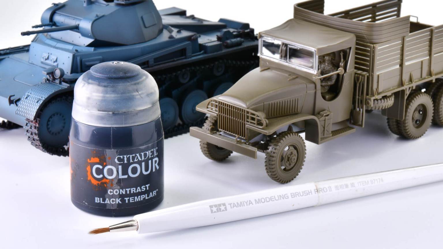 タイヤやゴムを染め上げろ！！ プラモデルのちょっと面倒な塗り分けを解決する塗料1本をご紹介します。 | nippper: ニッパーを握るすべての人と、モケイの楽しさをシェアするサイト