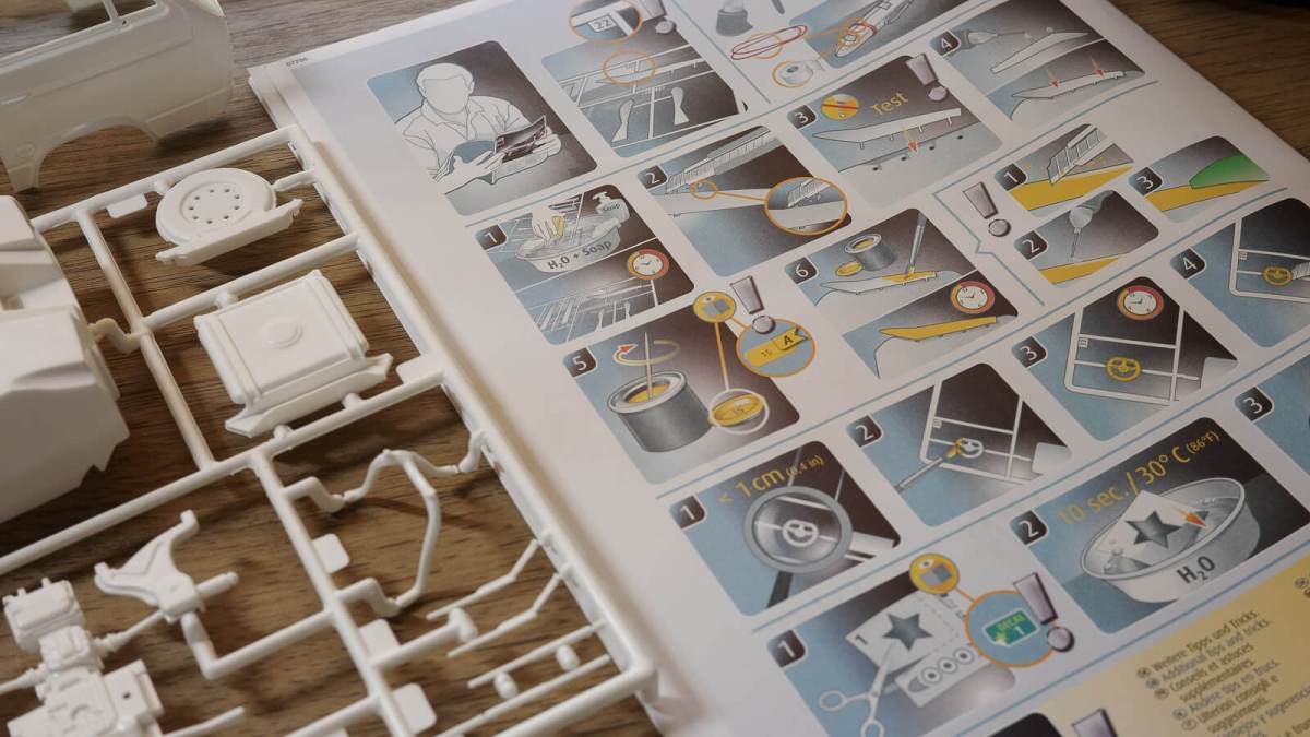 プラモ作りが楽しくなる説明書に出会えた話。「ドイツレベル 1/24 VW T3 マイクロバス」 | nippper: ニッパーを握るすべての人と、プラモデルの楽しさをシェアするサイト