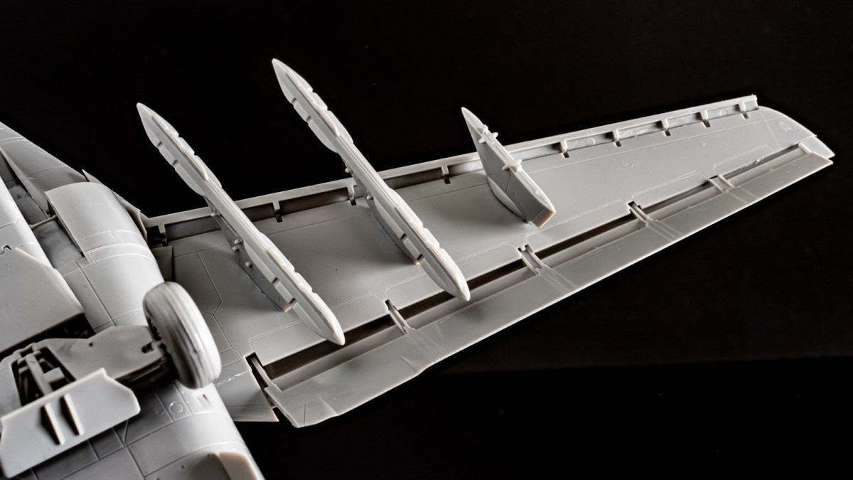 「傑作プラモ」は組んで初めて実証される／祝再販、ハセガワのF-111A | nippper: ニッパーを握るすべての人と、モケイの楽しさをシェアするサイト