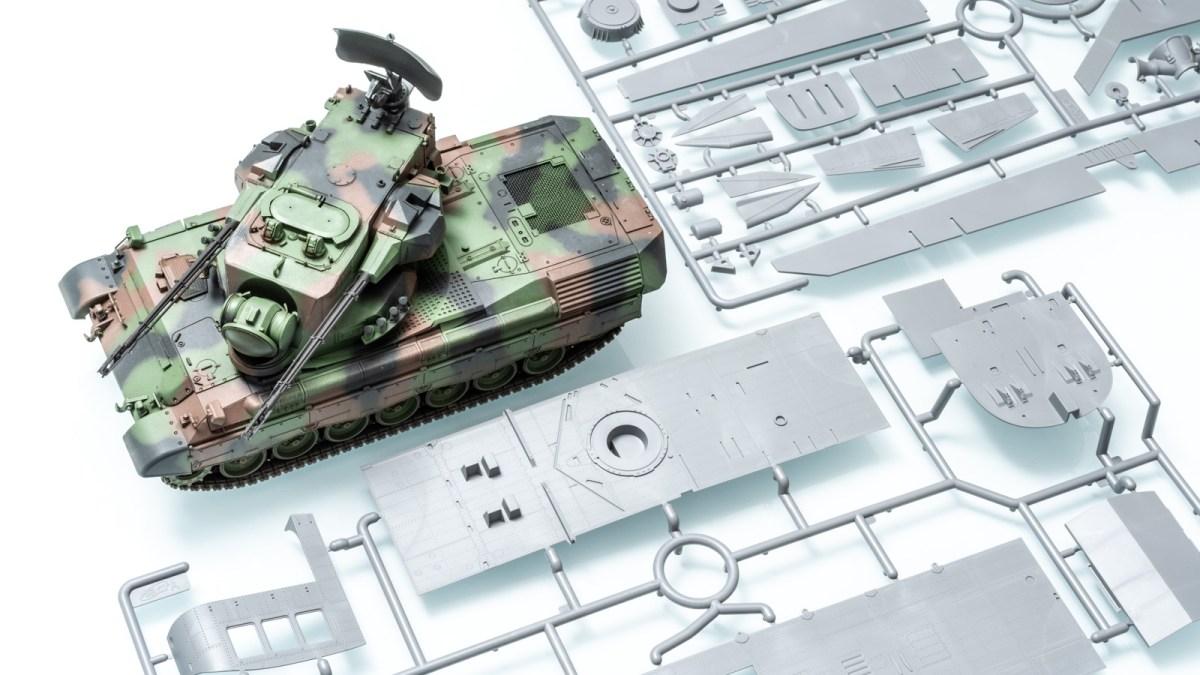 戦車を吊って飛ぶヘリが、夢の1/35スケールで発売されたって話／ICMのCH-54 | nippper: ニッパーを握るすべての人と、プラモデルの楽しさをシェアするサイト