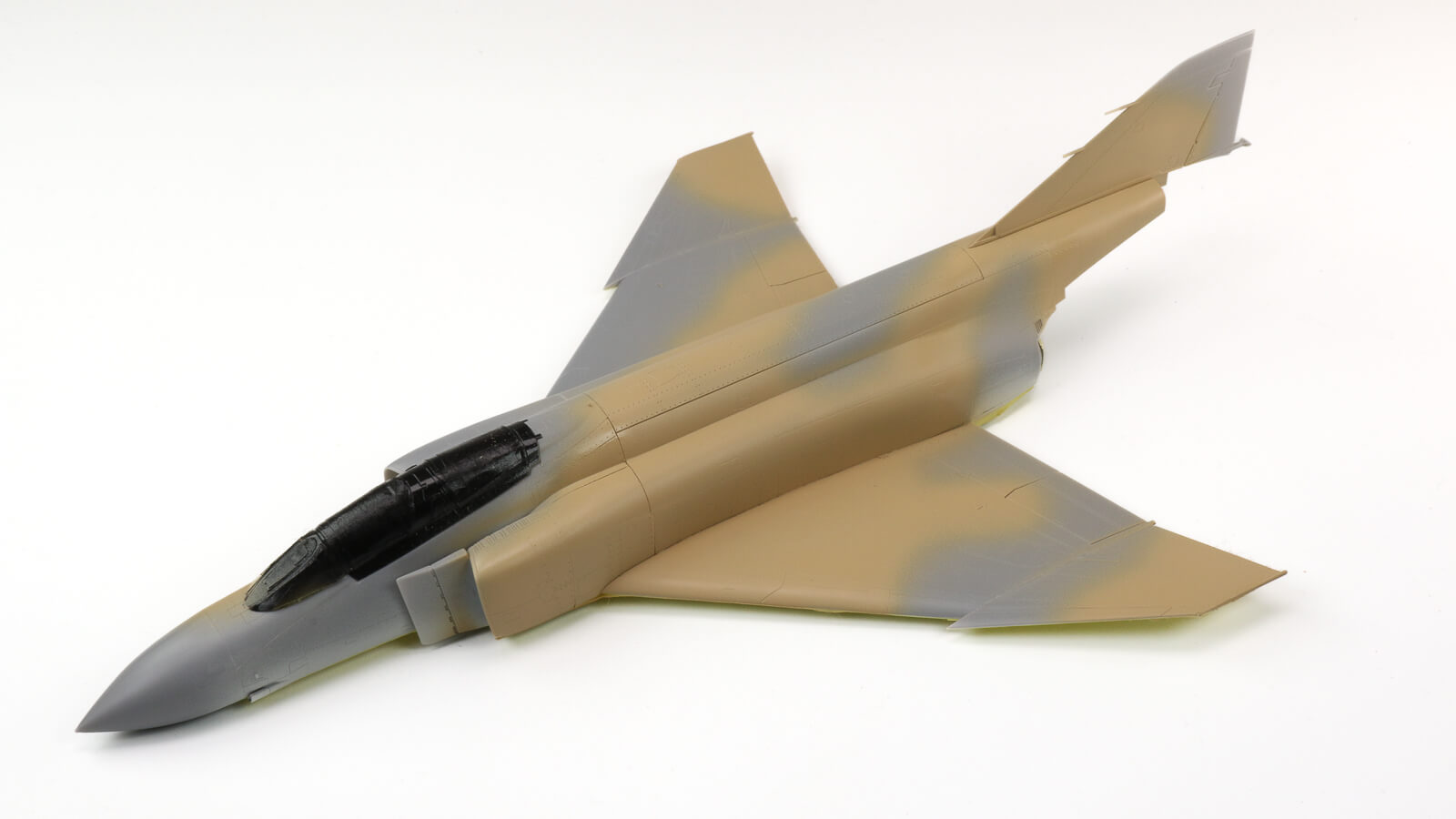 砂漠のファントムに「木の色」を塗る！？塗装も楽しいファインモールドの“イラン空軍 F-4D” | nippper: ニッパーを握るすべての人と、モケイの楽しさをシェアするサイト