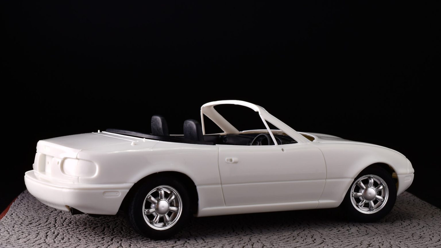 とっても気軽にプラモドライブに行ける「タミヤ ユーノス ロードスター」は作る楽しさフルオープン。 | nippper: ニッパーを握るすべての人と、プラモデルの楽しさをシェアするサイト