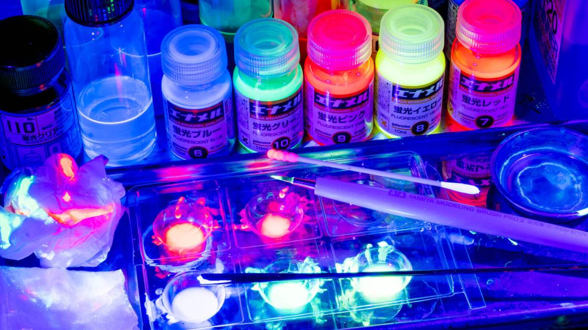 ガイアの蛍光カラーで納涼の夏／タミヤ300ZXを縁日の屋台に！ | nippper: ニッパーを握るすべての人と、プラモデルの楽しさをシェアするサイト