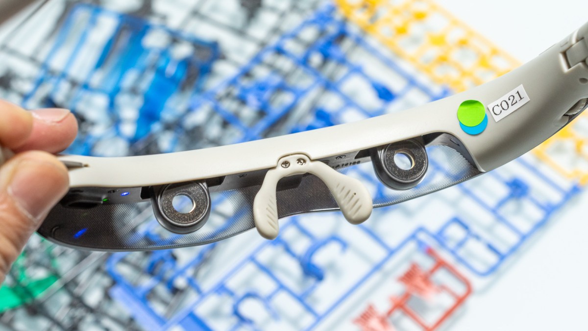 プラモデル作りの強力な助っ人、遠近問わずの視覚サポートデバイス「ViXion01」がスゴいって話。 | nippper: ニッパーを握るすべての人と、モケイの楽しさをシェアするサイト