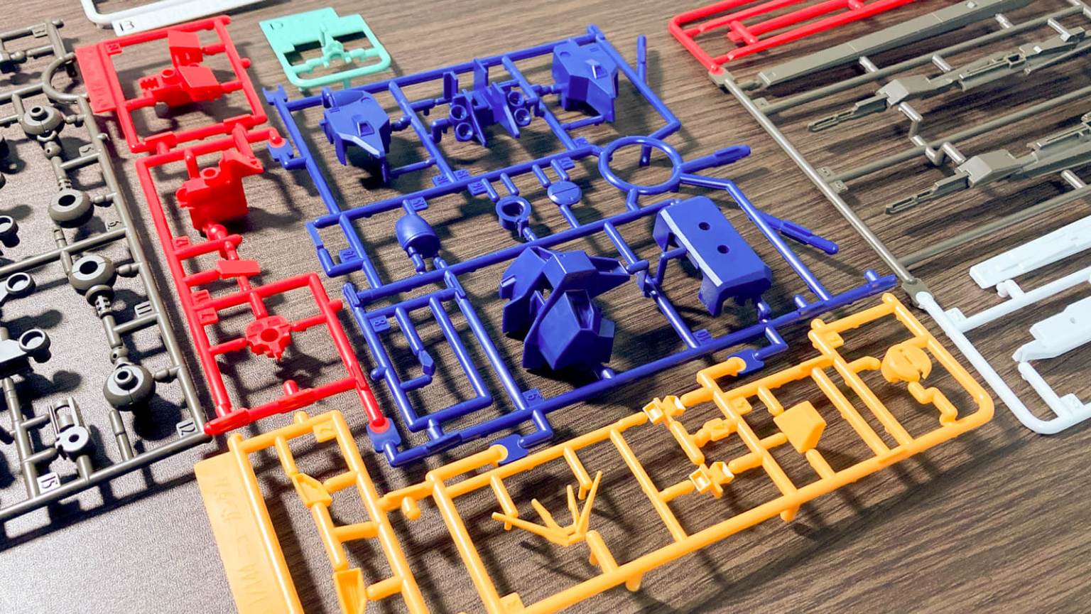 「福岡みやげのνスタンダード」、エントリーグレード RX-93ff νガンダム | nippper: ニッパーを握るすべての人と、モケイの楽しさをシェアするサイト