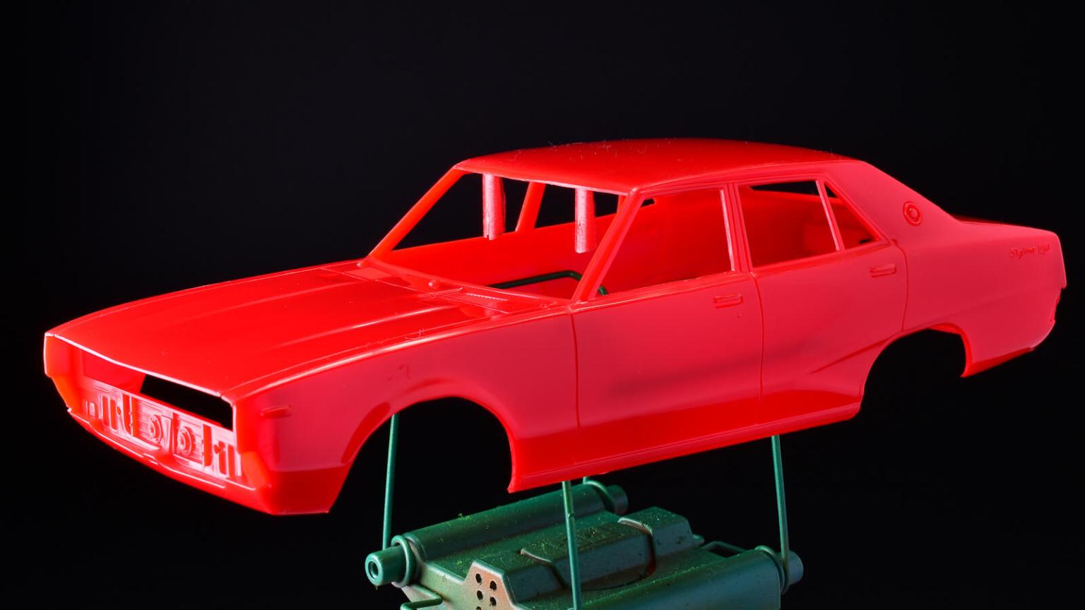 パーツを貼れば知らない世界の扉が開くカスタムカープラモ。「アオシマ グラチャン ケンメリ 4Dr」 | nippper: ニッパーを握るすべての人と、プラモデルの楽しさをシェアするサイト