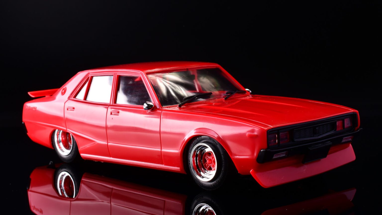 パーツを貼れば知らない世界の扉が開くカスタムカープラモ。「アオシマ グラチャン ケンメリ 4Dr」 | nippper: ニッパーを握るすべての人と、プラモデルの楽しさをシェアするサイト