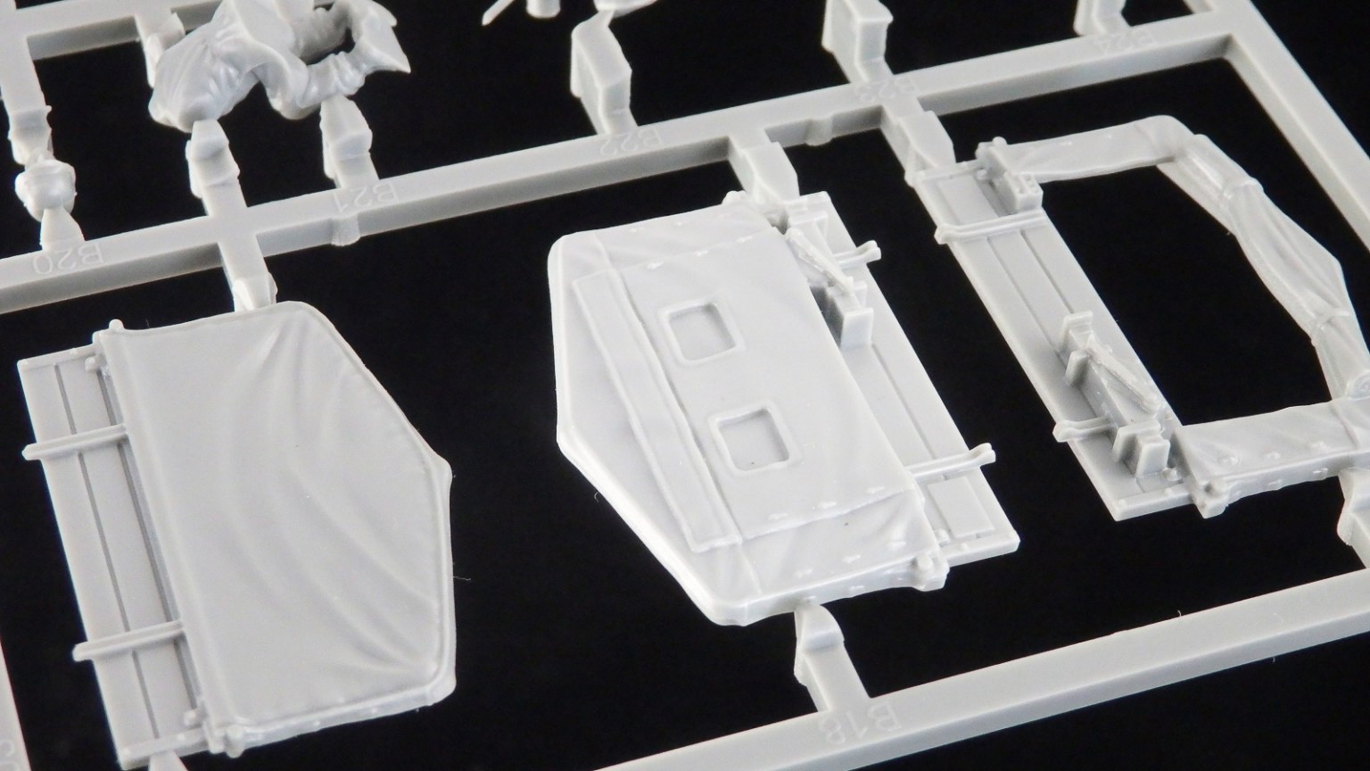 キャタピラの分割アイディアがすごすぎる！／ルビコンモデルのRSO トラクター | nippper: ニッパーを握るすべての人と、プラモデルの楽しさをシェアするサイト