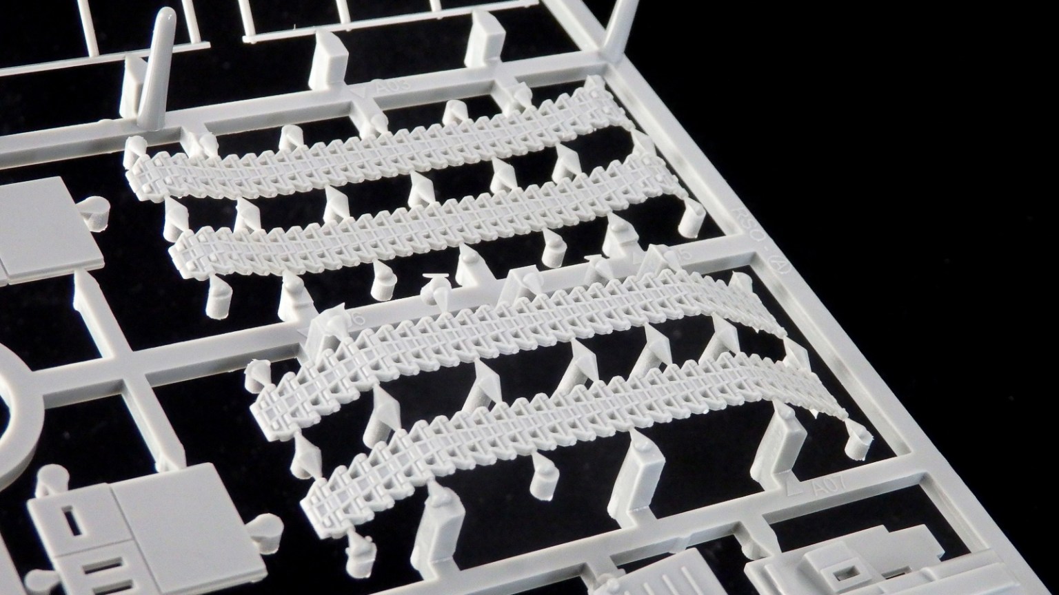 キャタピラの分割アイディアがすごすぎる！／ルビコンモデルのRSO トラクター | nippper: ニッパーを握るすべての人と、プラモデルの楽しさをシェアするサイト