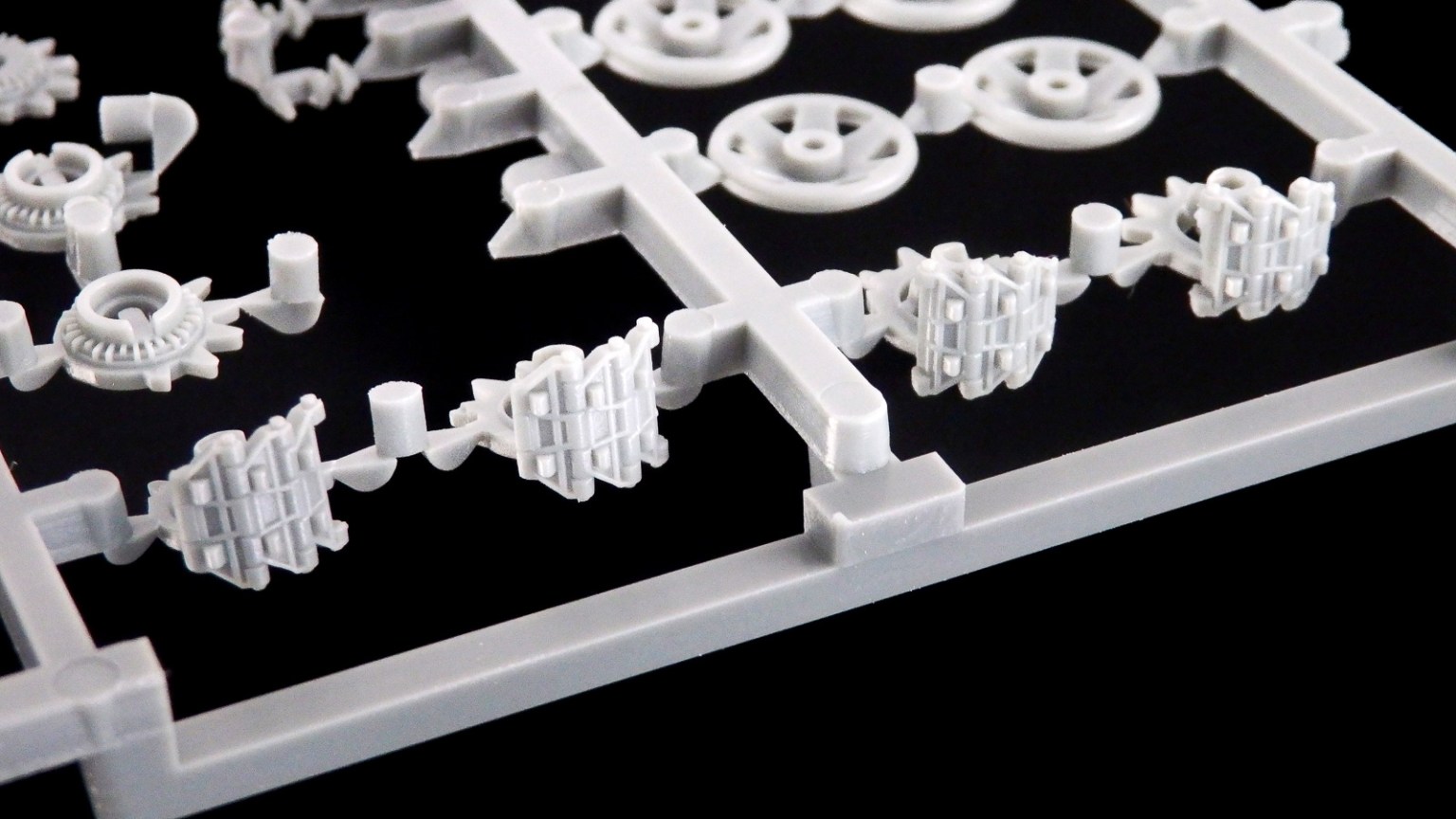 キャタピラの分割アイディアがすごすぎる！／ルビコンモデルのRSO トラクター | nippper: ニッパーを握るすべての人と、プラモデルの楽しさをシェアするサイト