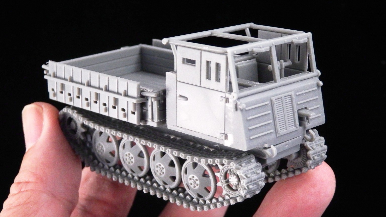 キャタピラの分割アイディアがすごすぎる！／ルビコンモデルのRSO トラクター | nippper: ニッパーを握るすべての人と、プラモデルの楽しさをシェアするサイト
