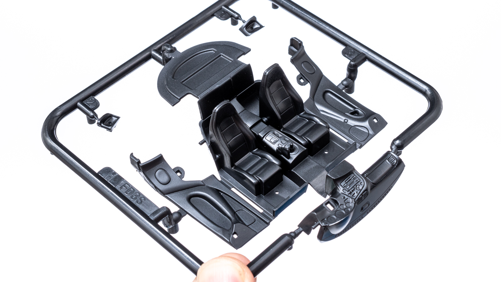 ビジネスマンのスキマ時間でも完成するプラモデル／『頭文字D』啓介のFD3S | nippper: ニッパーを握るすべての人と、プラモデルの楽しさをシェアするサイト