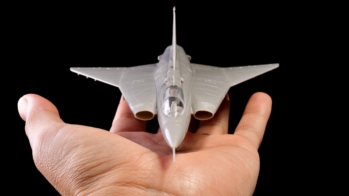 花金だ！仕事帰りに買うプラモ。手のひらに収まるスウェーデンの竜「サーブ 35 ドラケン」！！ | nippper: ニッパーを握るすべての人と、プラモデルの楽しさをシェアするサイト