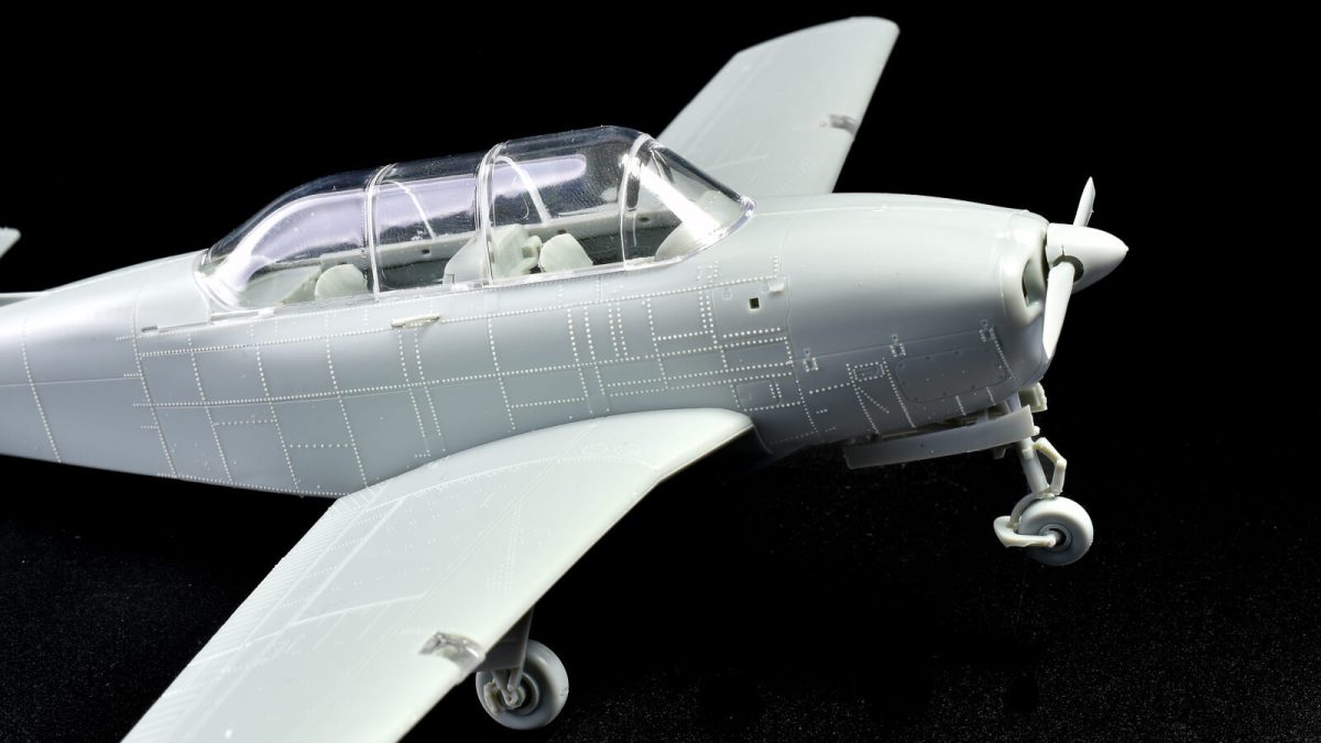世界中で愛されているレシプロ練習機の最強プラモ！「モノクローム 1/48 航空自衛隊 T-34 メンター」 | nippper: ニッパーを握るすべての人と、プラモデルの楽しさをシェアするサイト
