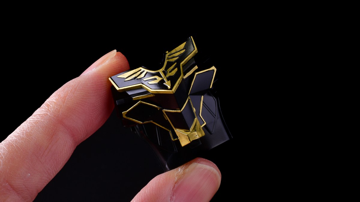 シナンジュVSミスターホビーマーカー ゴールド！あのエングレービングの塗り分けにペンでチャレンジする！！ | nippper: ニッパーを握るすべての人と、プラモデルの楽しさをシェアするサイト