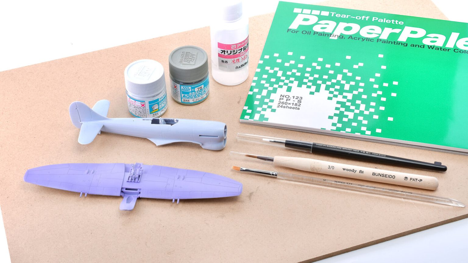 俺の筆塗りステーションは汚し放題！！セリアのMDFボードは塗装作業に最高です。 | nippper: ニッパーを握るすべての人と、プラモデルの楽しさをシェアするサイト