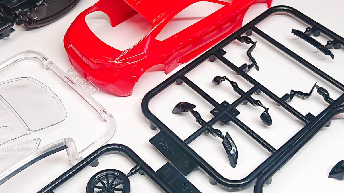 あえてライトを黒く成型したアオシマの英断。さらに進化した「楽プラ GR86」の新機軸！ | nippper: ニッパーを握るすべての人と、モケイの楽しさをシェアするサイト