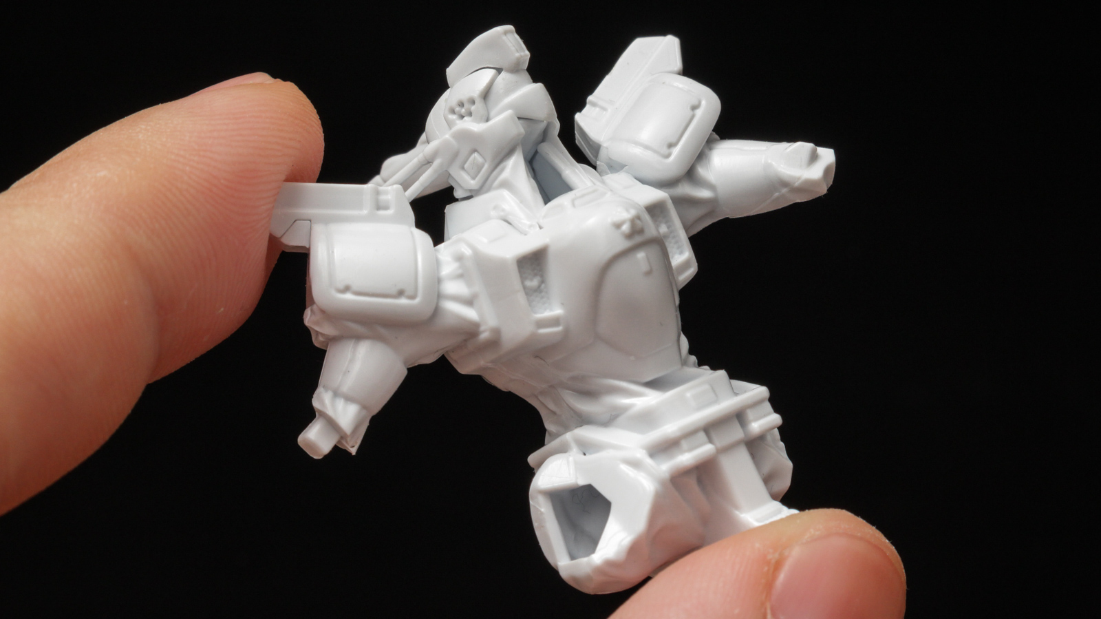 敵がいるから立場がわかるプラモデル／PLAMAXイングラム & クラブマンハイレッグ レイバーカラー | nippper: ニッパーを握るすべての人と、モケイの楽しさをシェアするサイト