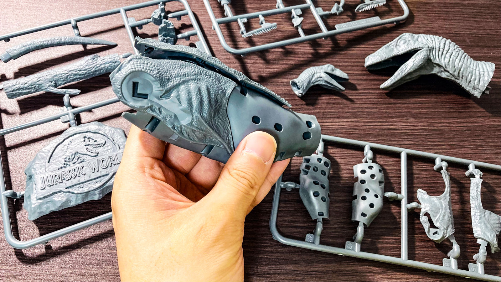 推しと子／1:8スケール プラモデルで知りたいヴェロキラプトル ”ブルー”＆”ベータ”のミステリアスな秘密 | nippper: ニッパーを握るすべての人と、プラモデルの楽しさをシェアするサイト