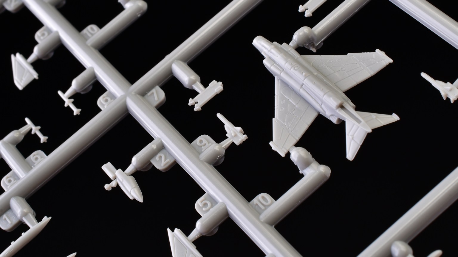 ちっちゃな飛行機模型が魅せる航空自衛隊の濃密な世界。「ピットロード 1/700 スカイウェーブシリーズ 航空自衛隊機セット4」 | nippper: ニッパーを握るすべての人と、プラモデルの ...