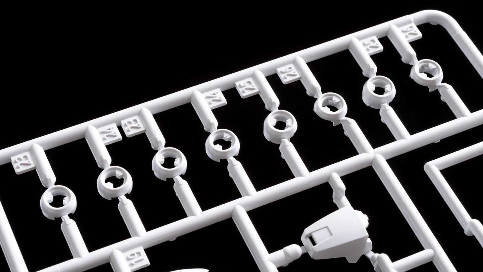 組む前に読んでおきたい「RG 1/144 RX-78-2 ガンダム Ver.2.0」の意外な進化ポイントをレビュー！ | nippper: ニッパーを握るすべての人と、モケイの楽しさをシェアするサイト