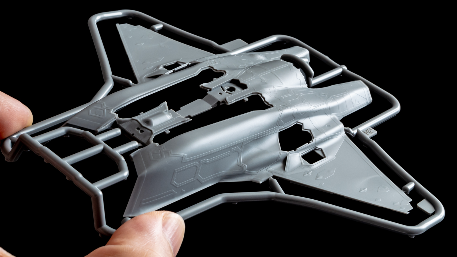 イタリア軽空母カヴールを見に行って、タミヤの最新飛行機プラモデルに燃える！／1:72 F-35B ライトニングII レビュー。 | nippper: ニッパーを握るすべての人と、モケイの楽しさ ...