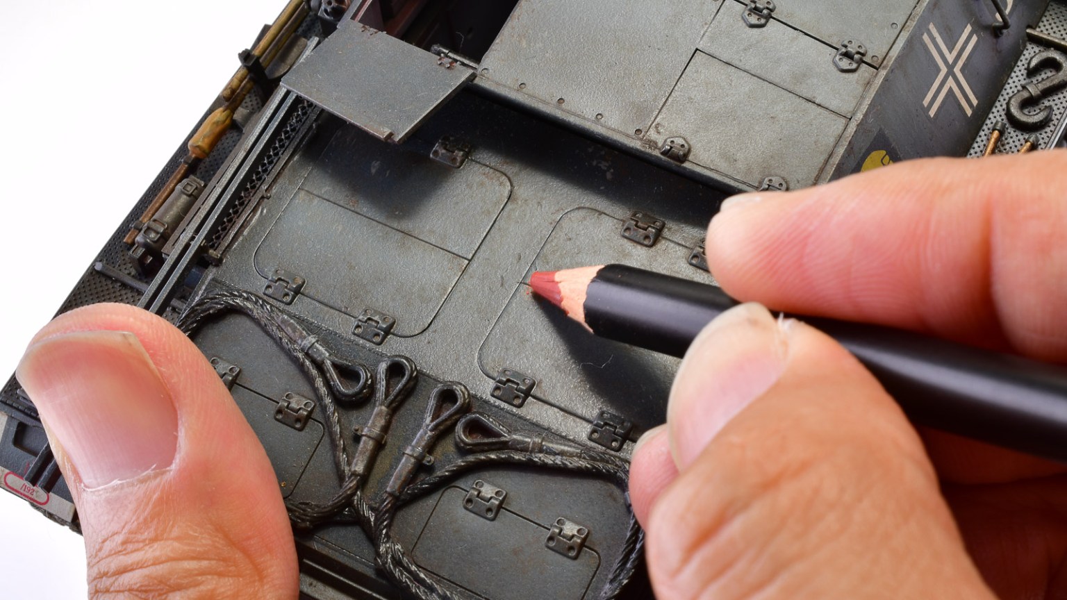 誰でもかっこいいサビ塗装が楽しめる究極の色鉛筆！「AKインタラクティブ ラスト＆ストレーキング5色セット」レビュー | nippper: ニッパーを握るすべての人と、プラモデルの楽しさをシェア ...