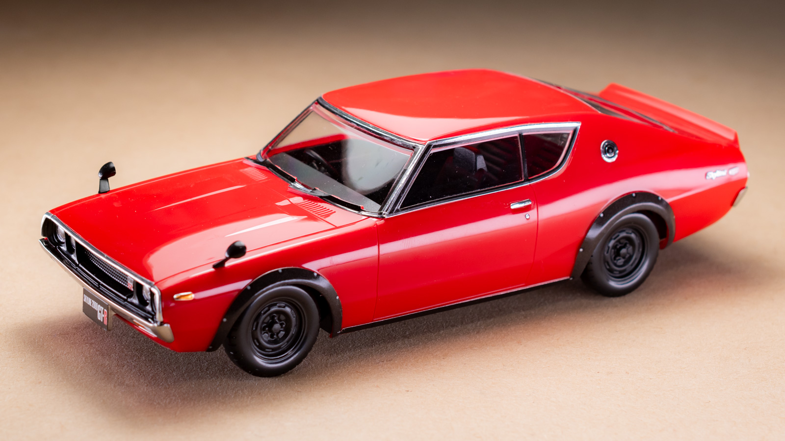 プラモデルを作る机にカッターマットを載せるのをやめた話／交換式MDFボードのススメ | nippper: ニッパーを握るすべての人と、モケイの楽しさをシェアするサイト