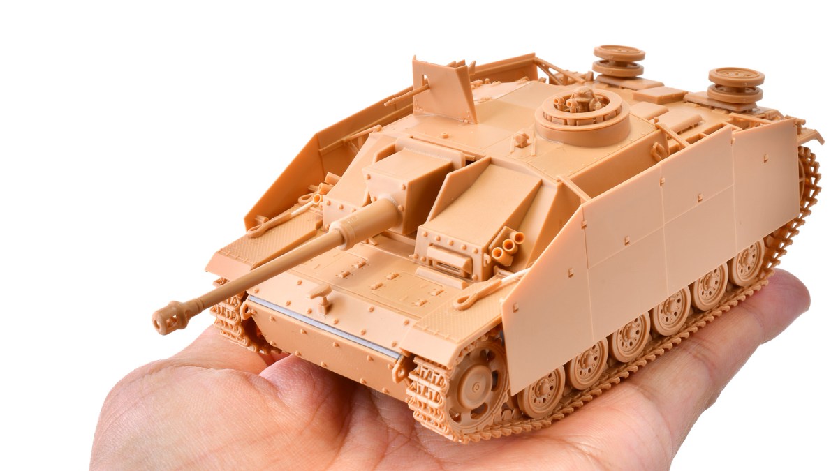 模型自身／箱絵にいない「笑顔のプラモ」が僕の初めての戦車模型。タミヤ 1/35 ドイツIII号突撃砲G型 | nippper: ニッパーを握るすべての人と、モケイの楽しさをシェアするサイト