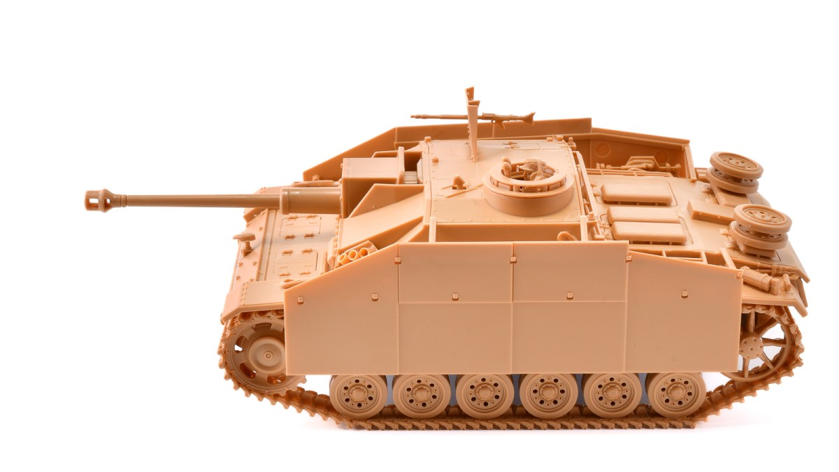 花金だ！仕事帰りに買うプラモ。対戦車兵器の決定版のかっこよさを手のひらサイズで堪能する！「タミヤ 1/48 ミリタリーミニチュアシリーズ No.40 ドイツ陸軍 III号突撃砲G型 初期型 ...