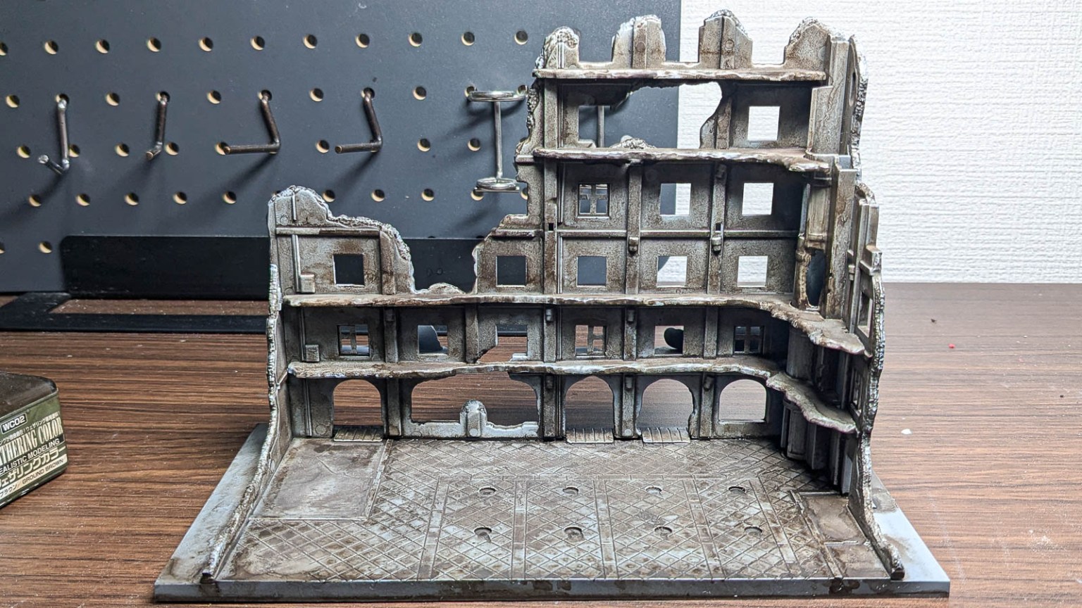 Mr.ウェザリングカラーなら、「たった2色」で廃墟になります！グランドブラウン＆マルチグレー | nippper: ニッパーを握るすべての人と、プラモデルの楽しさをシェアするサイト